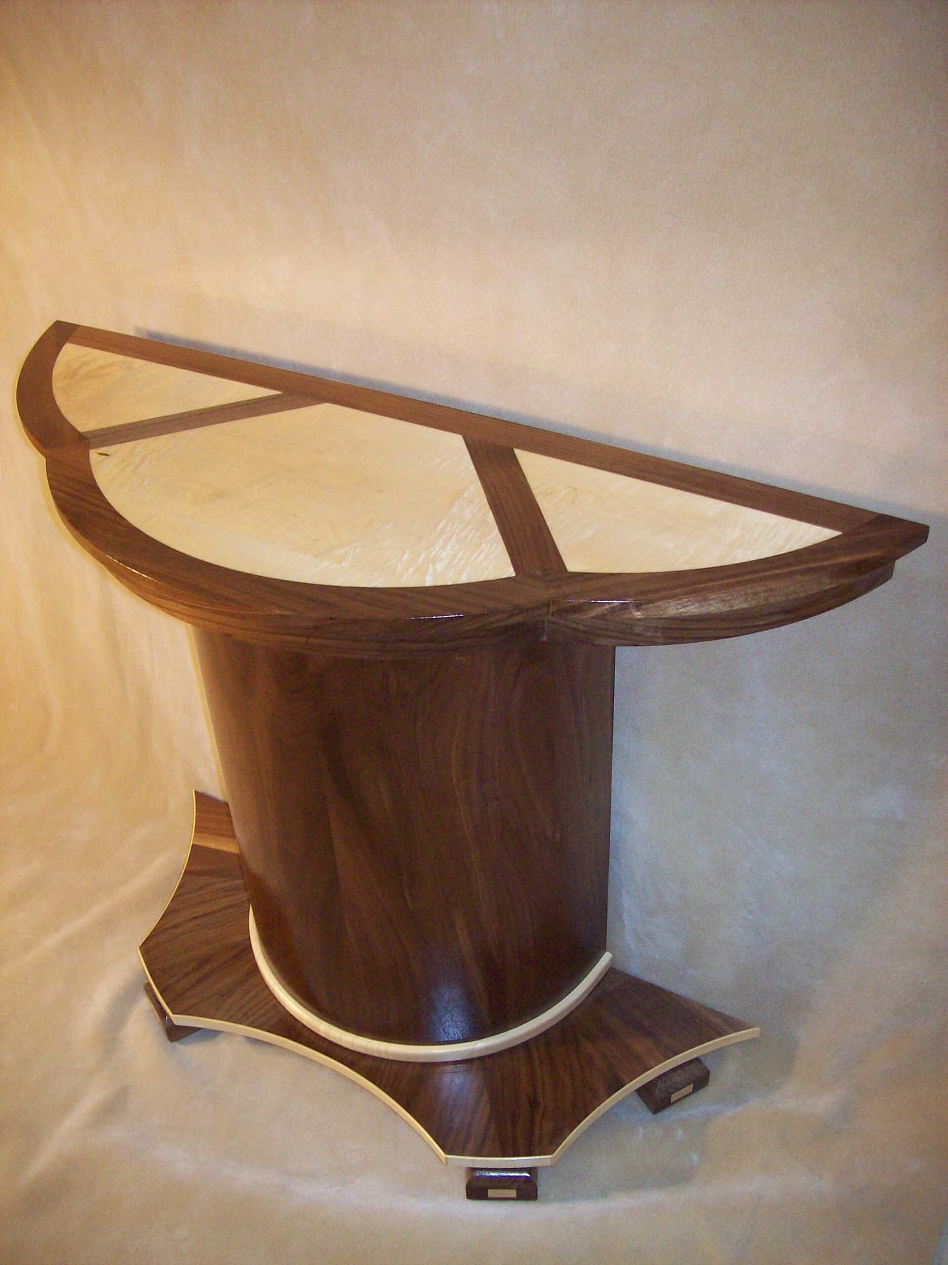 SHOWCASE TABLE - W.S. Woodmasters